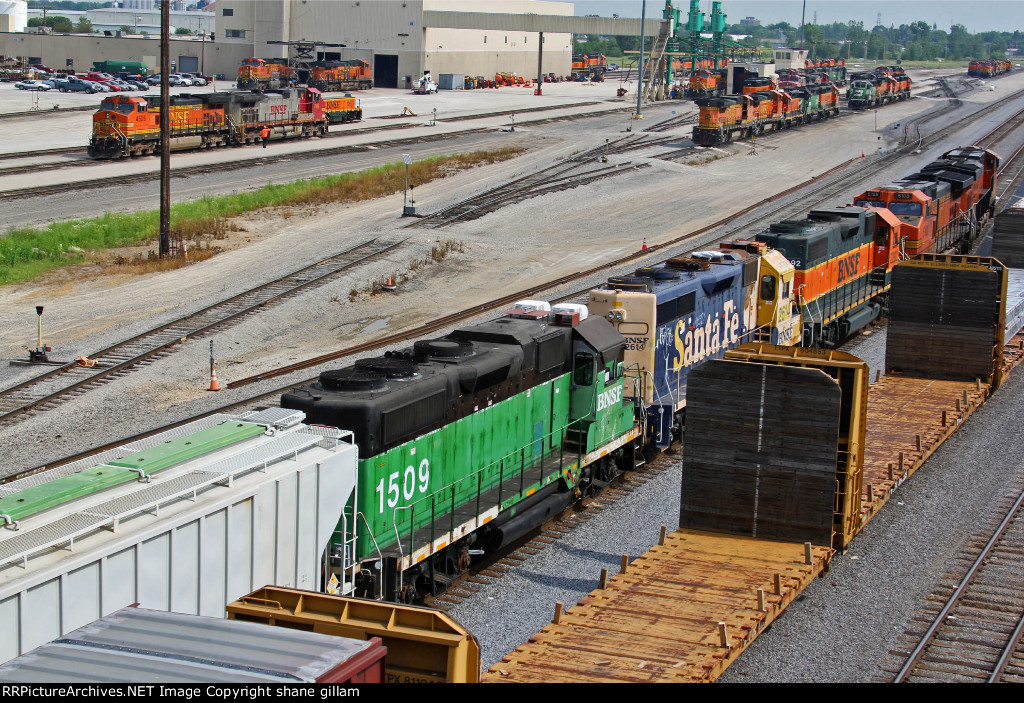 BNSF 1509 Old school power online in 2013!!